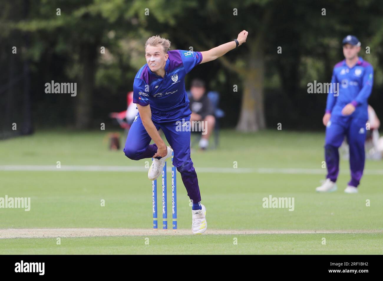 Alex Evans in bowling action for Bedfordshire during Bedfordshire CCC ...
