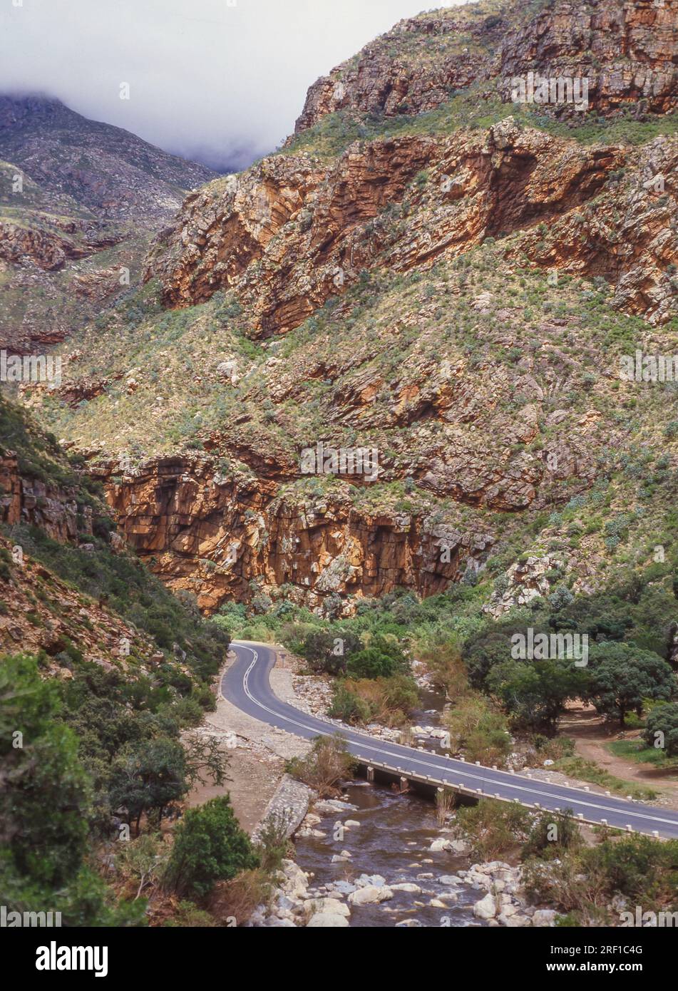 Meiringspoort is a South African mountain pass that crosses the ...