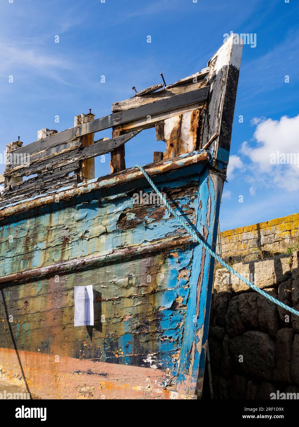 Wrecked boats hi-res stock photography and images - Alamy