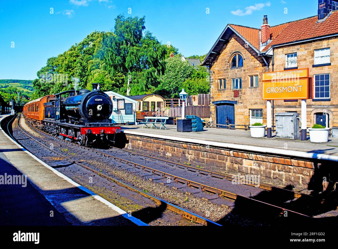 J27 No 65894 on a rake of teak coaches, Grosmont Railway Station, North ...