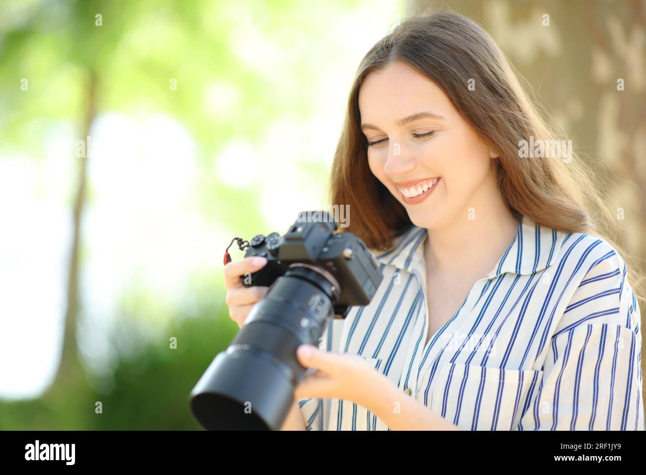 Camera review hi-res stock photography and images - Alamy