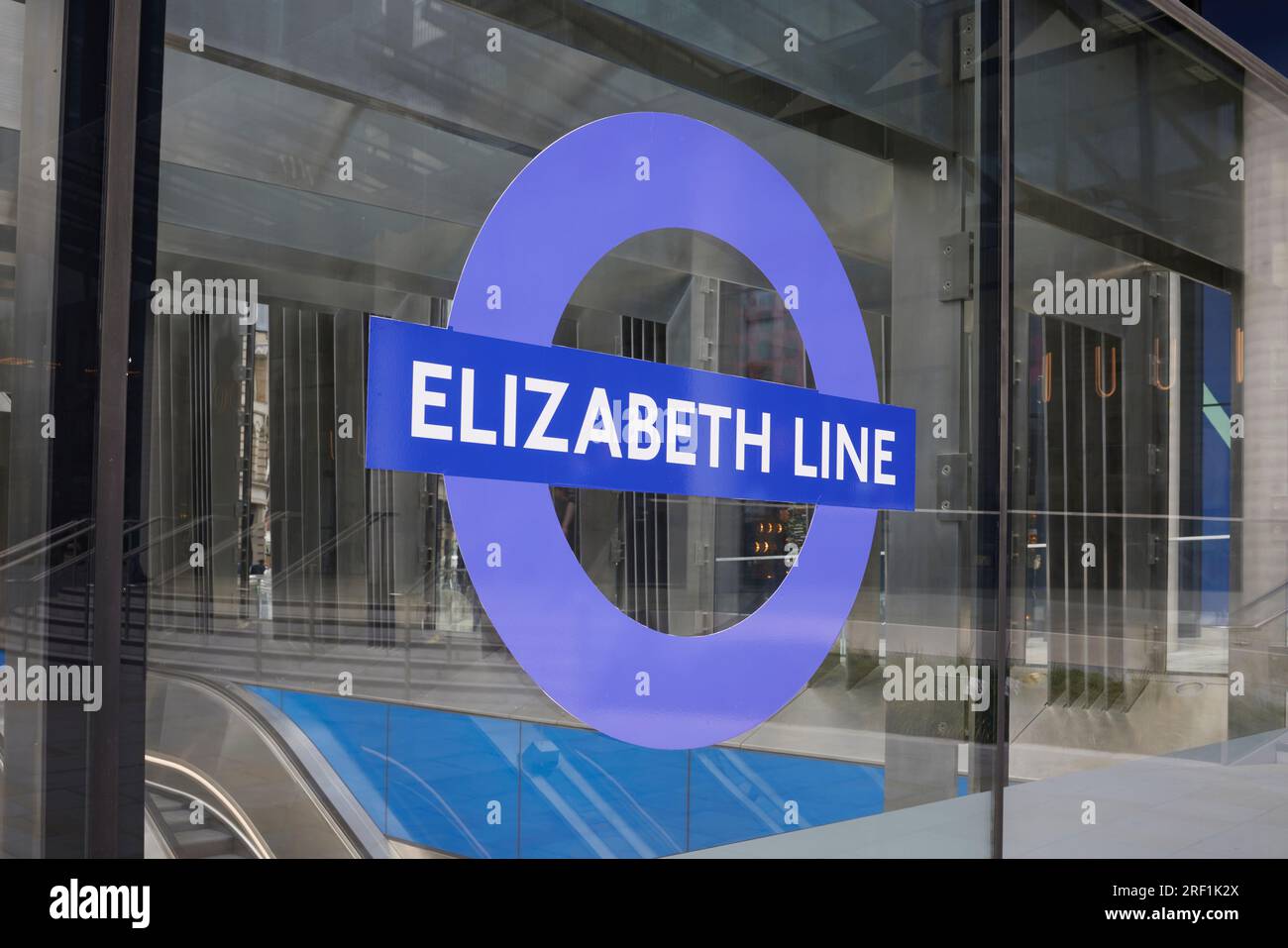 The underground sign for the main entrance to Liverpool Street Station ...