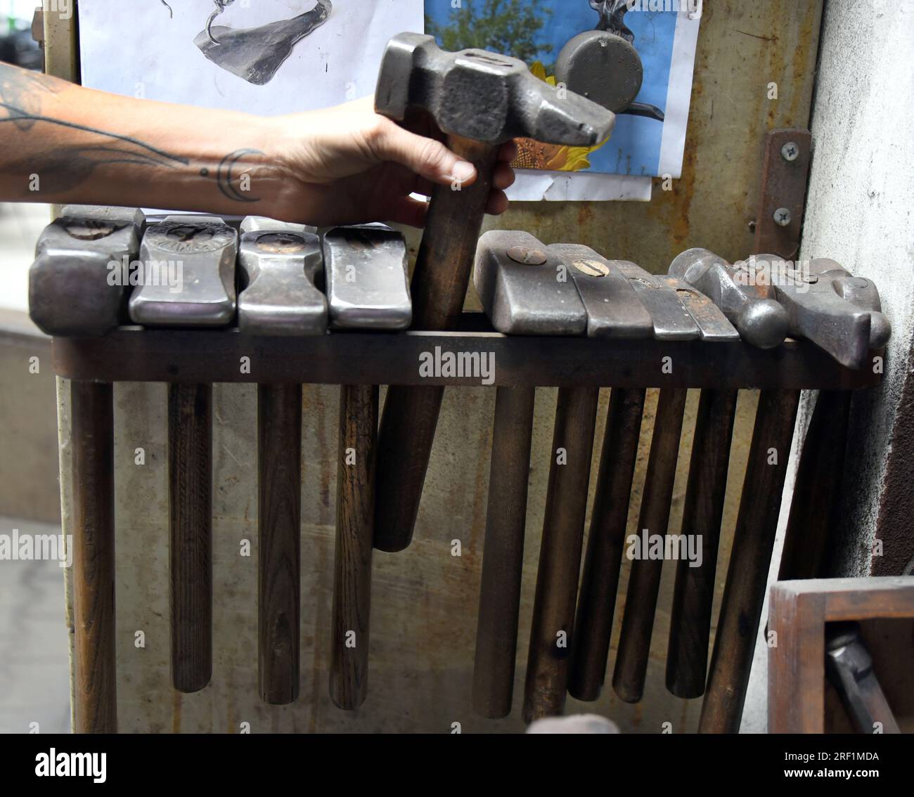 27 July 2023, Saxony, Hohenprießnitz: 39-year-old blacksmith and metal ...