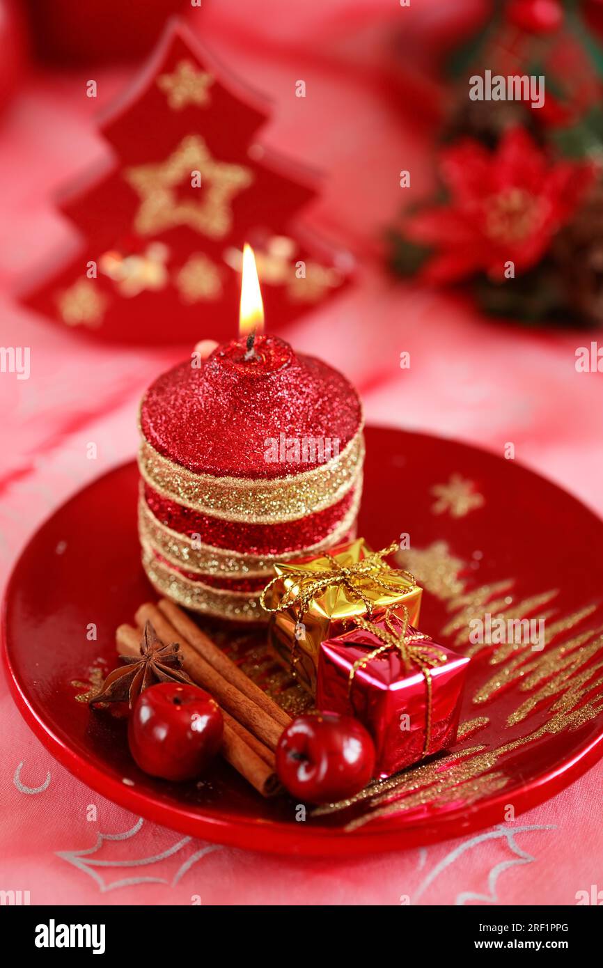 Time in red hi-res stock photography and images - Alamy