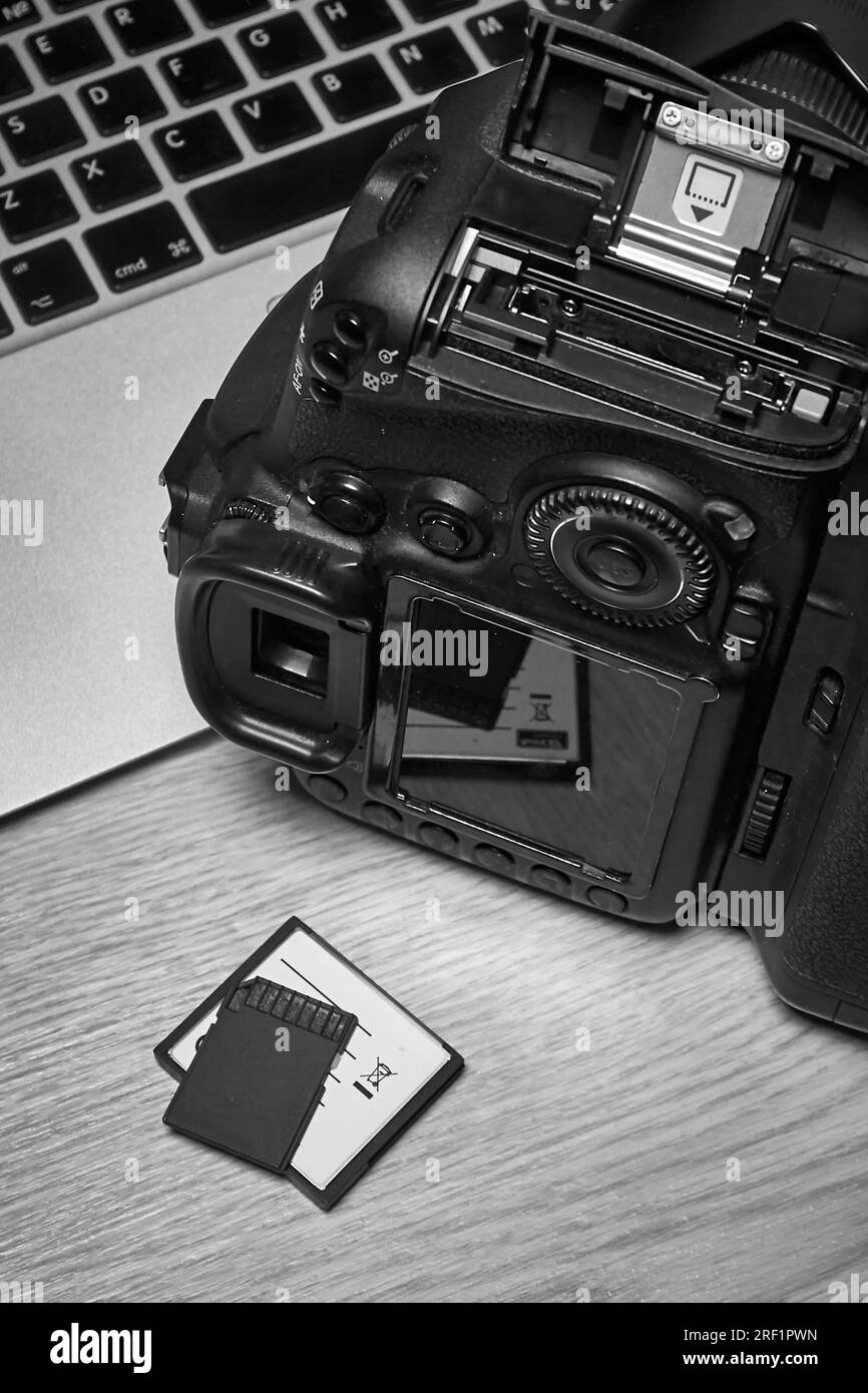Camera download Black and White Stock Photos & Images - Alamy