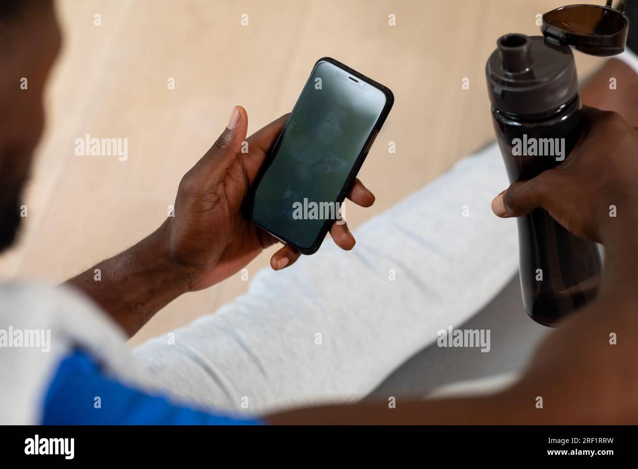 African man hands using smartphone hi-res stock photography and images ...