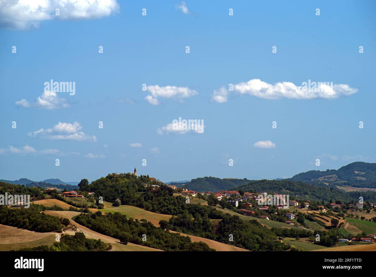 Case di collina hi-res stock photography and images - Alamy