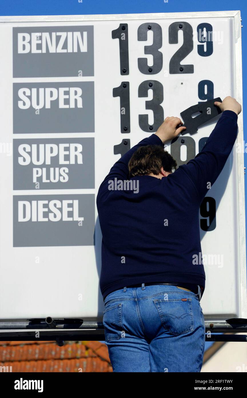 Lower price gas hi-res stock photography and images - Alamy