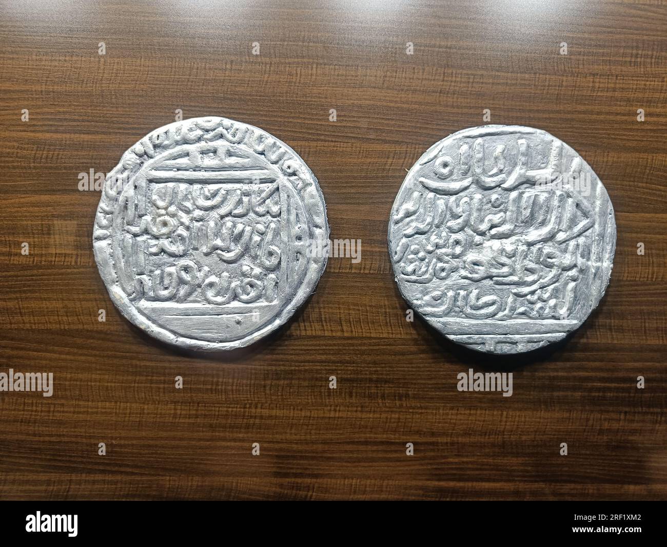 Beautiful islamic artifact hi-res stock photography and images - Alamy