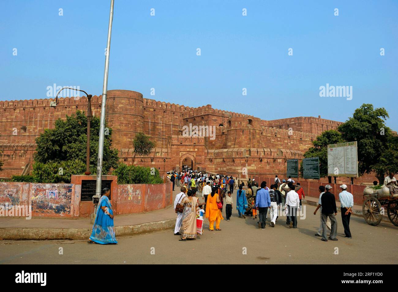 People in front of the Amar Singh Gate, Red Fort, Agra, Uttar Pradesh ...