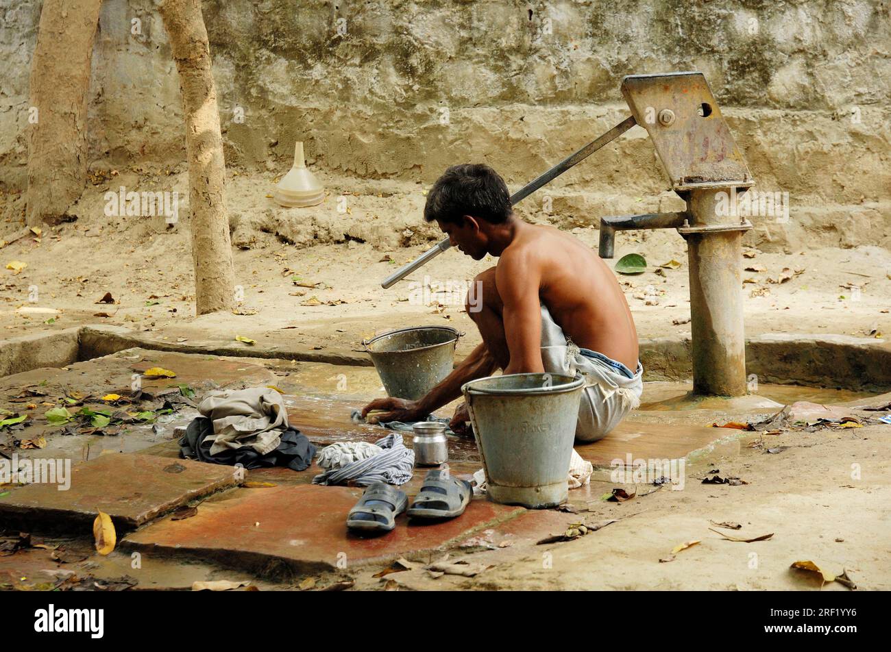 Indian washing clothes, Bharatpur, Rajasthan, India Stock Photo - Alamy