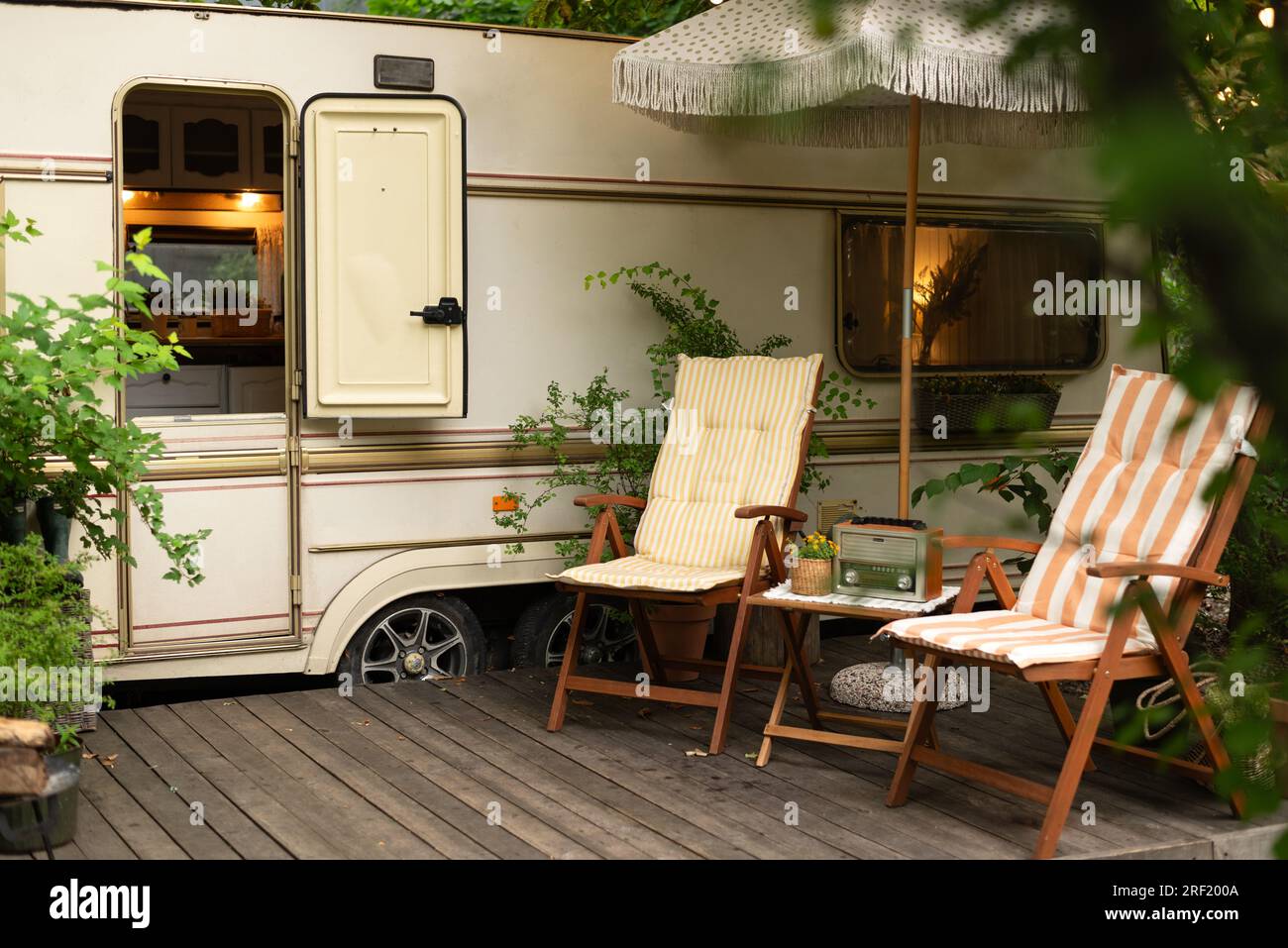 Trailer home on wheels hi-res stock photography and images - Alamy