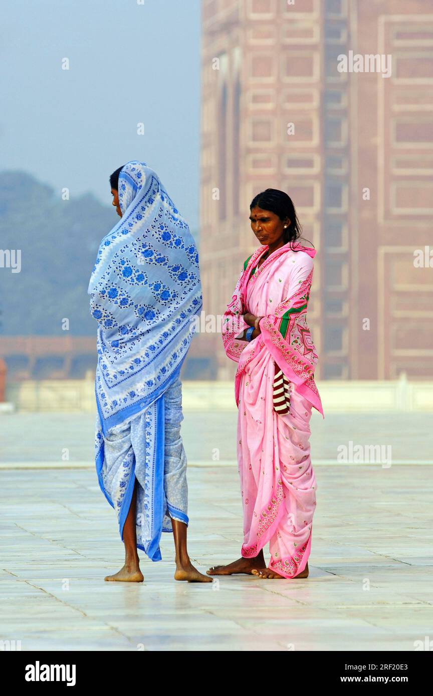 Indian women at the Taj Mahal, Taj, Agra, Uttar Pradesh, India Stock ...