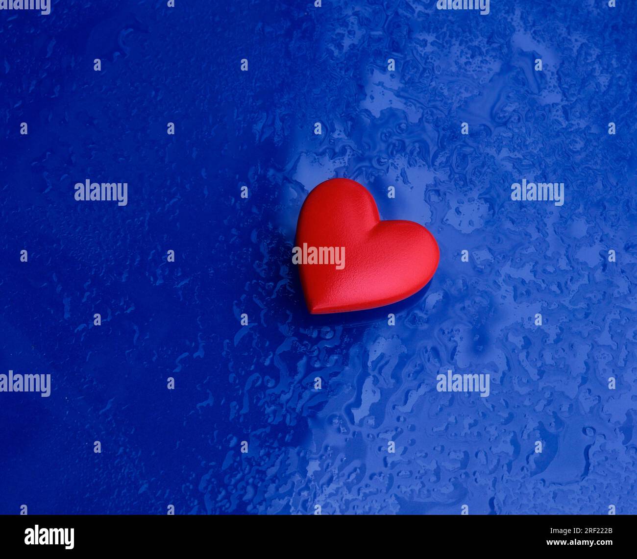 Red heart, cut-out, object Stock Photo - Alamy