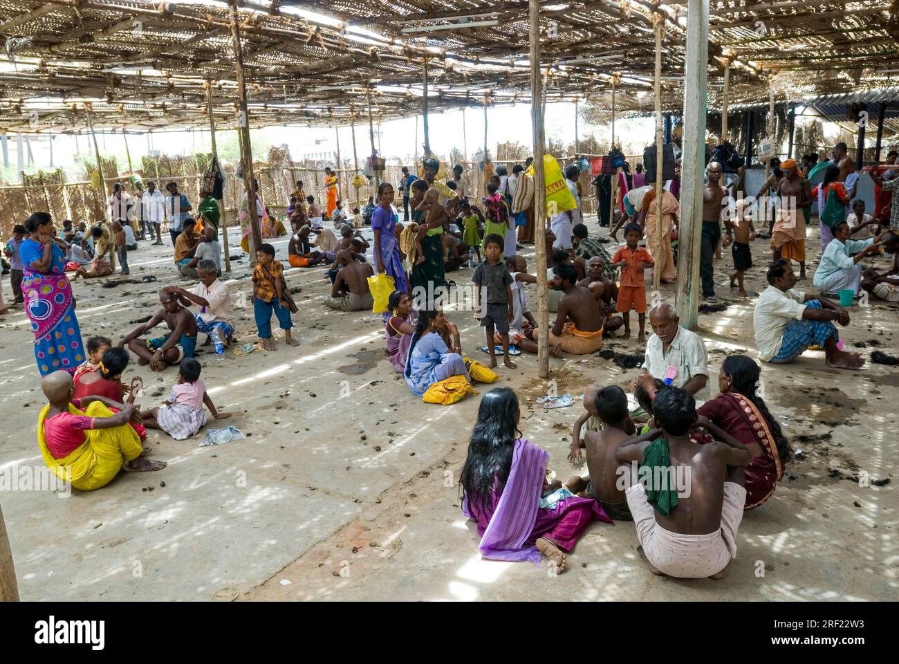 Tonsuring shaving heads in Subramaniya Swamy Temple at Tiruchendur ...