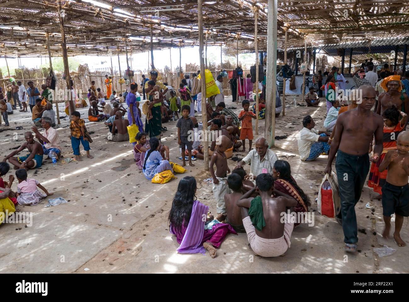 Tonsuring shaving heads in Subramaniya Swamy Temple at Tiruchendur ...