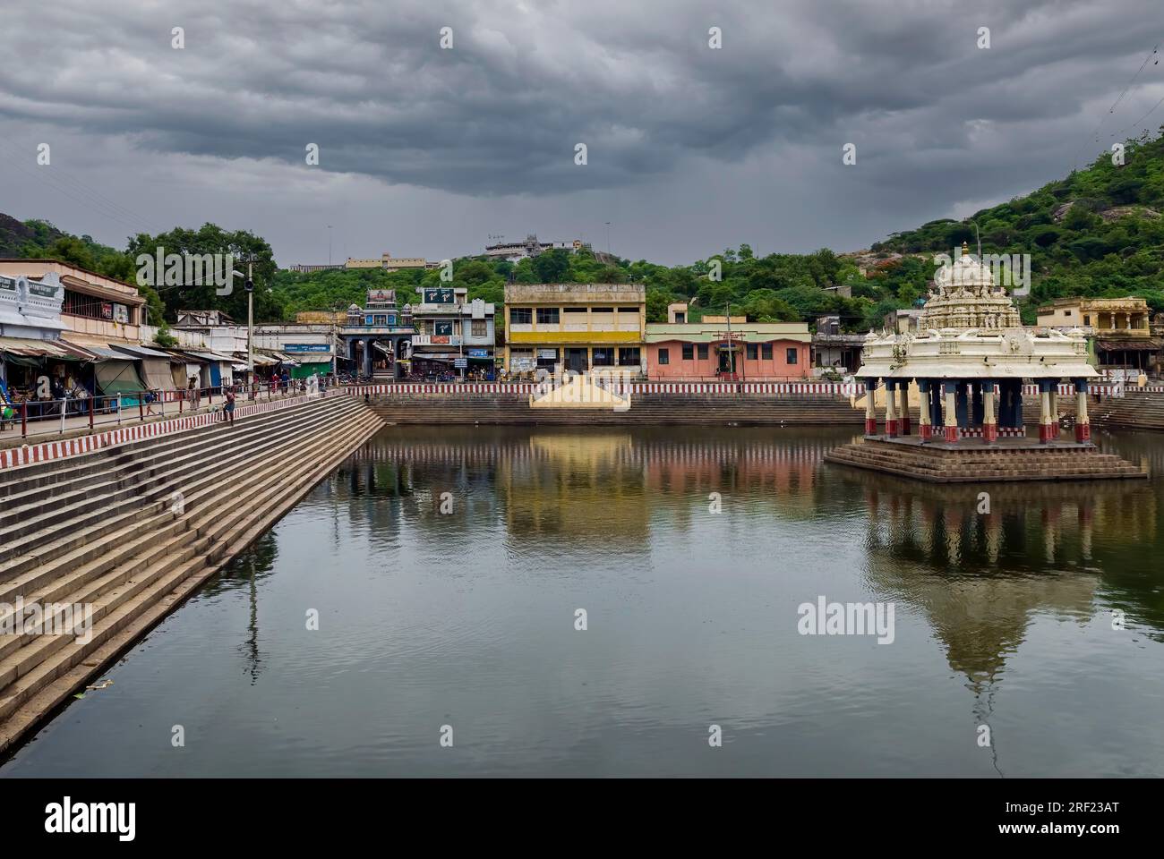 Saravana Poigai tank at bottom of Murugan Temple hill in Thiruttani ...