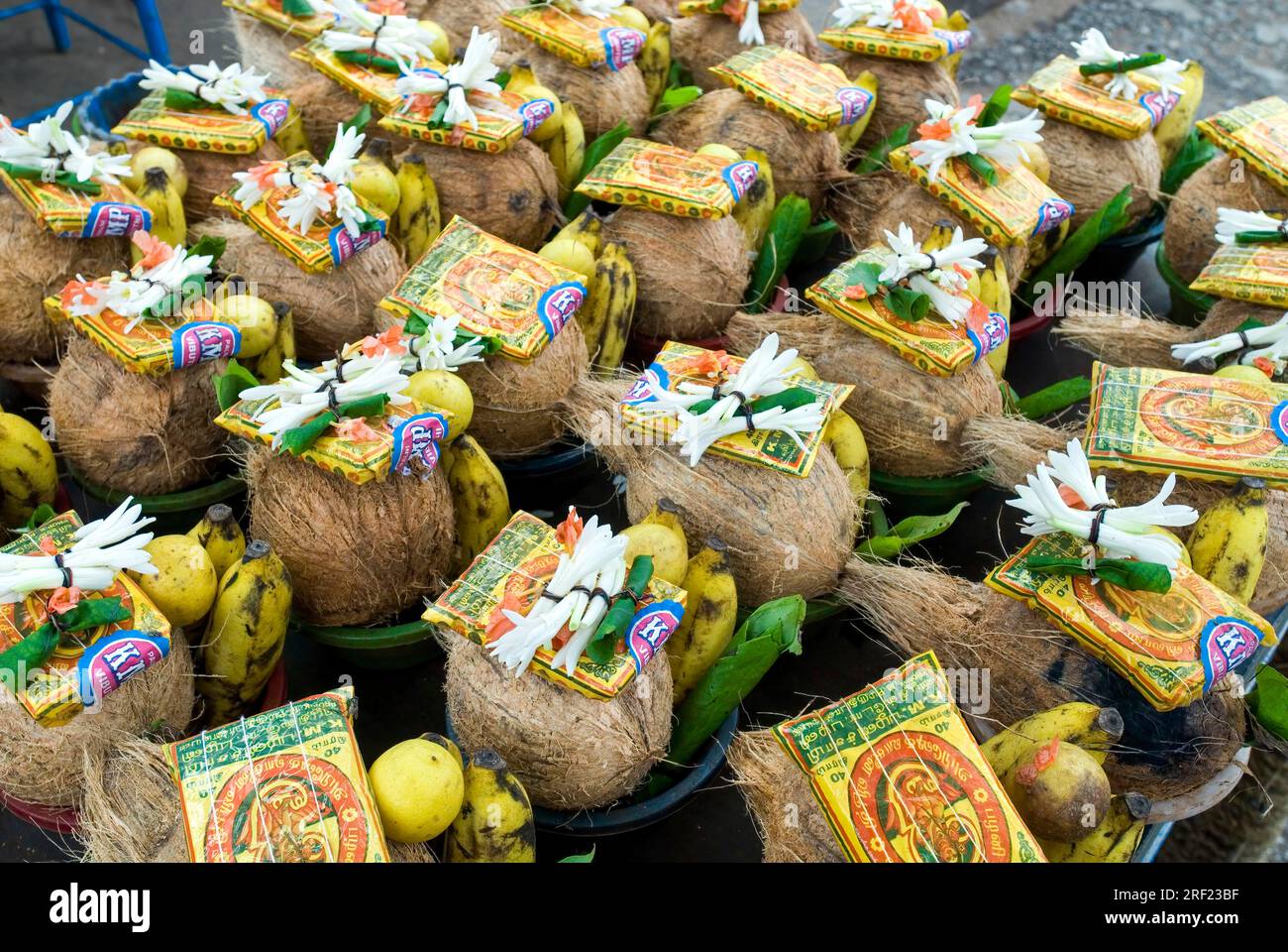 Puja in a hindu temple hi-res stock photography and images - Alamy
