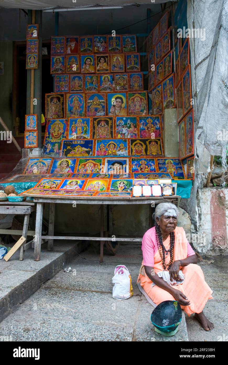 Shop selling god pictures, Murugan Temple in Thiruttani Tiruttani ...