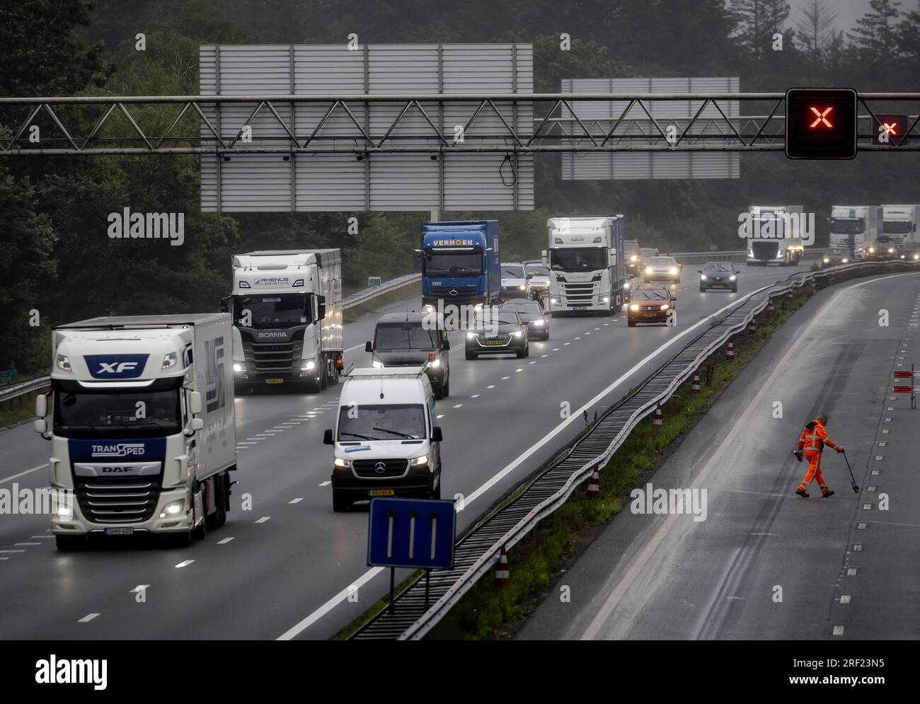 Bus lane closed sign hi-res stock photography and images - Alamy
