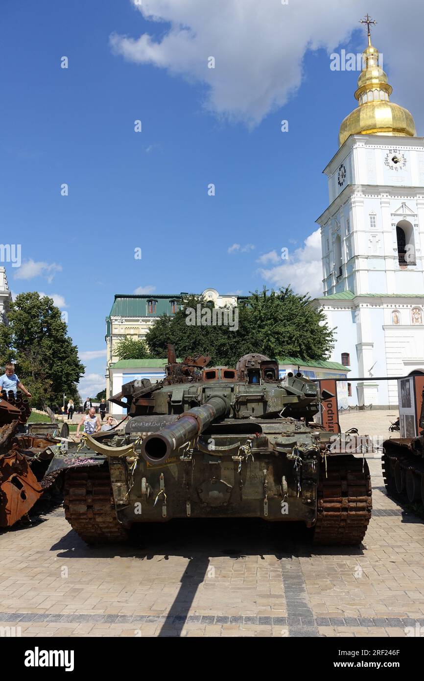 Russian military armored vehicles hi-res stock photography and images ...