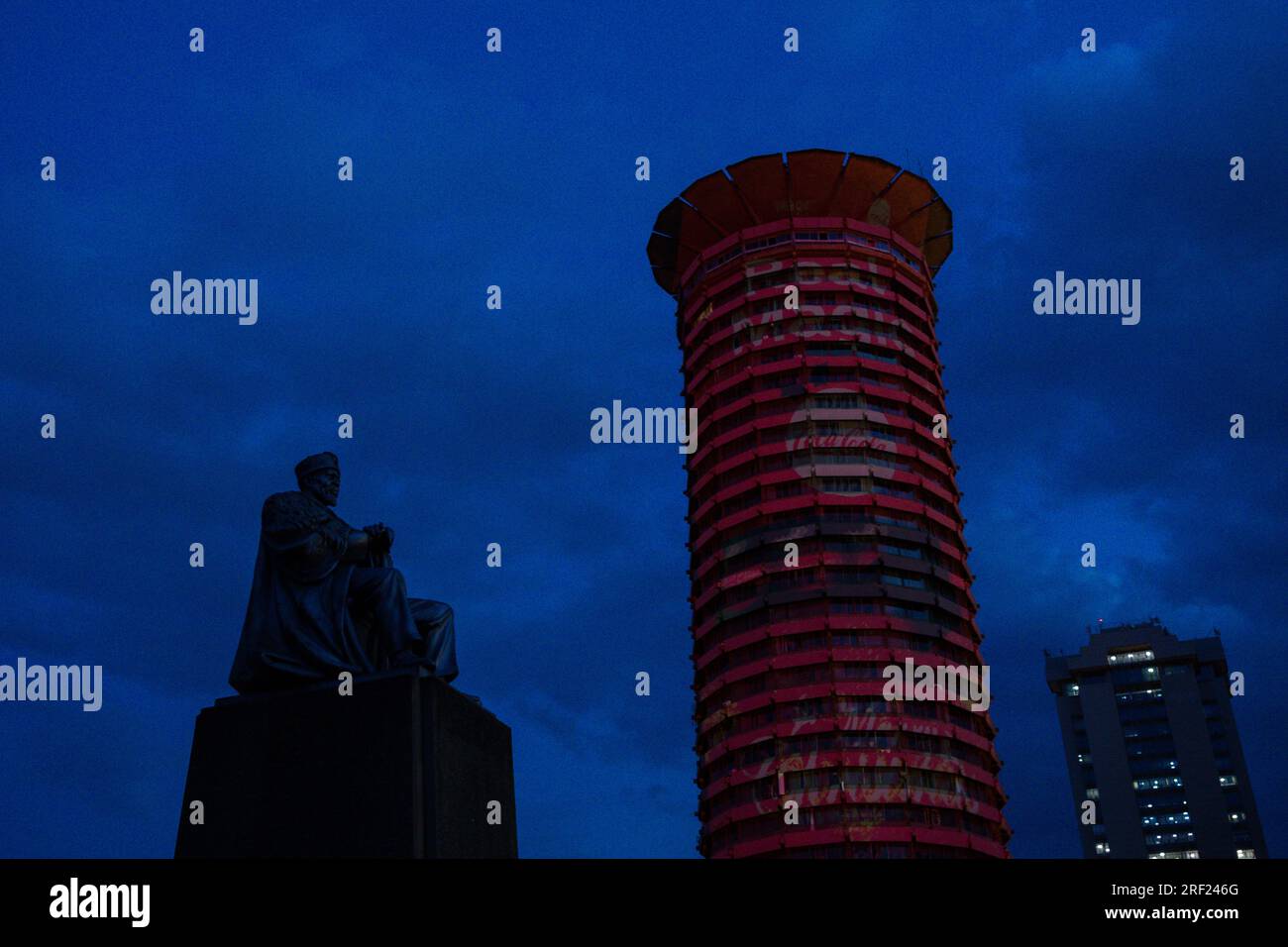 Jomo kenyatta statue hi-res stock photography and images - Alamy