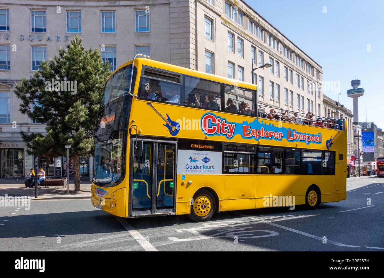 Explorer bus hi-res stock photography and images - Alamy