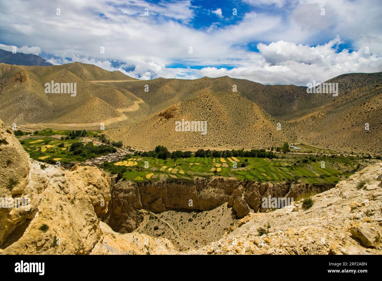 Breathtaking Landscape of Upper Mutang Desert Landscape alongside ...