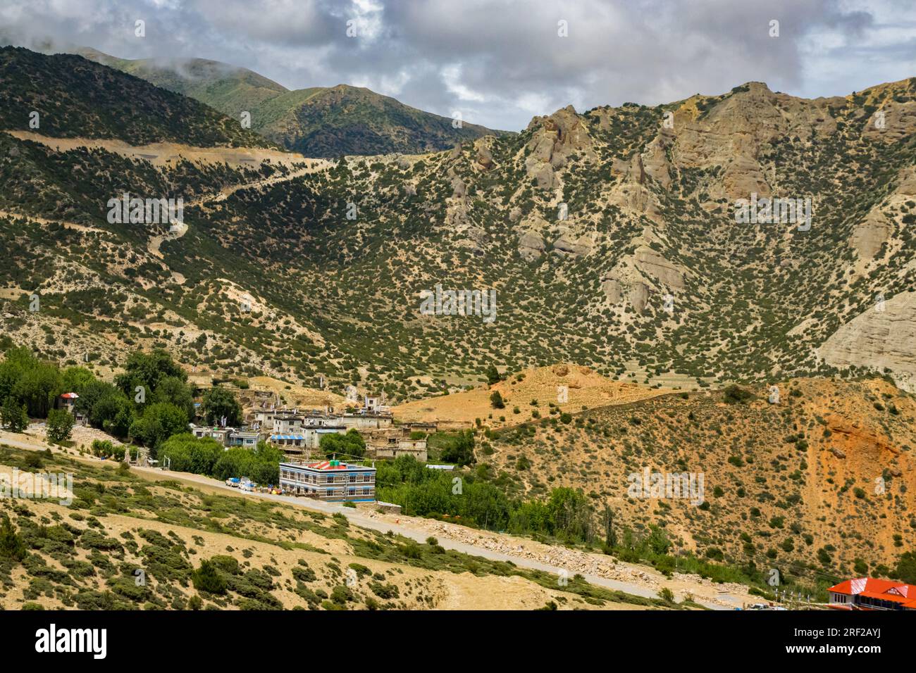 Breathtaking Landscape of Upper Mutang Desert Landscape alongside ...