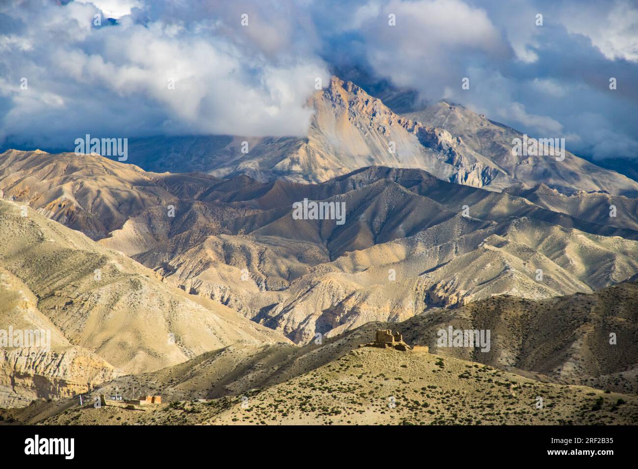 Breathtaking Landscape of Upper Mutang Desert Landscape alongside ...