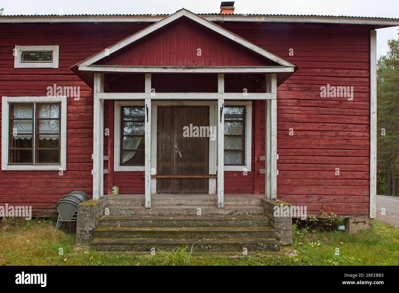Entry way to traditionally red painted wood building Stock Photo - Alamy
