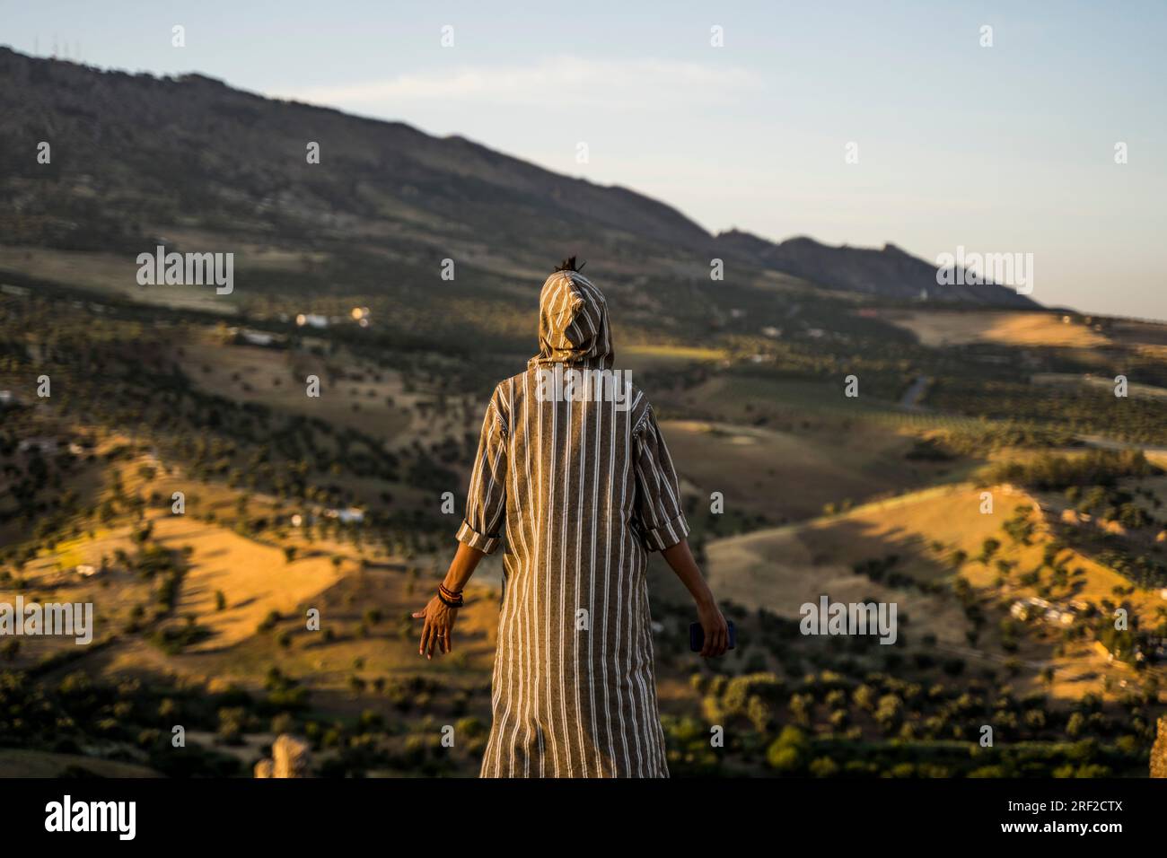 Moroccan man in typical Arabic attire with mobile phone in hand Stock ...