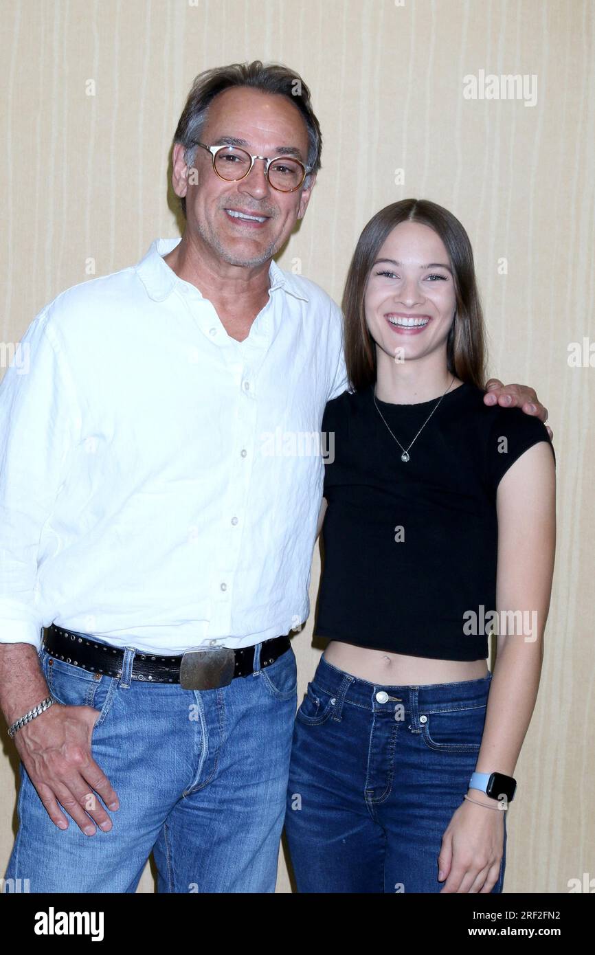 LOS ANGELES - JUL 28: Jon Lindstrom, Avery Kristen Pohl at the General ...