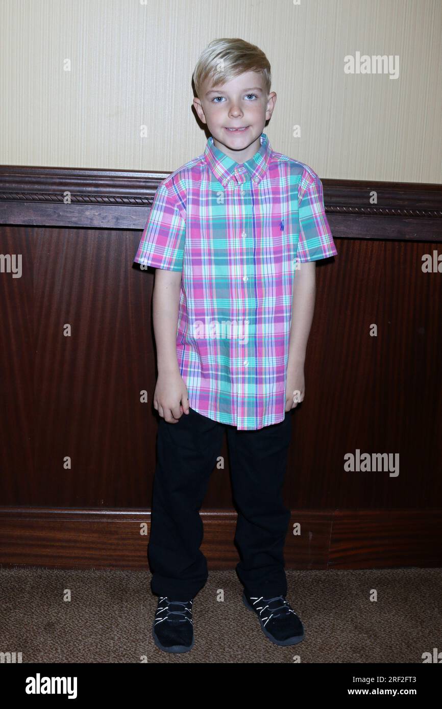 LOS ANGELES - JUL 28: Viron Weaver at the General Hospital Fan ...