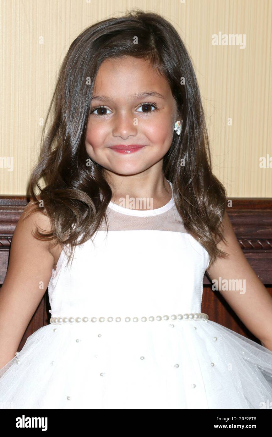 LOS ANGELES - JUL 28: Scarlett Spears at the General Hospital Fan ...