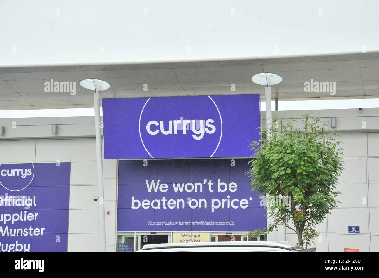 Currys store chain hi-res stock photography and images - Alamy
