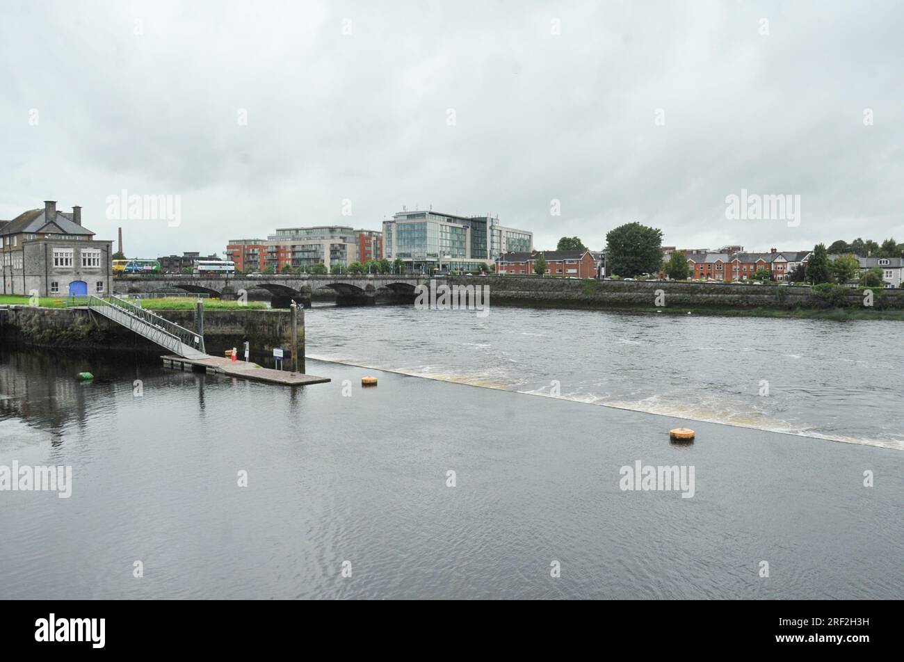 Shannon River in Limerick City Stock Photo - Alamy