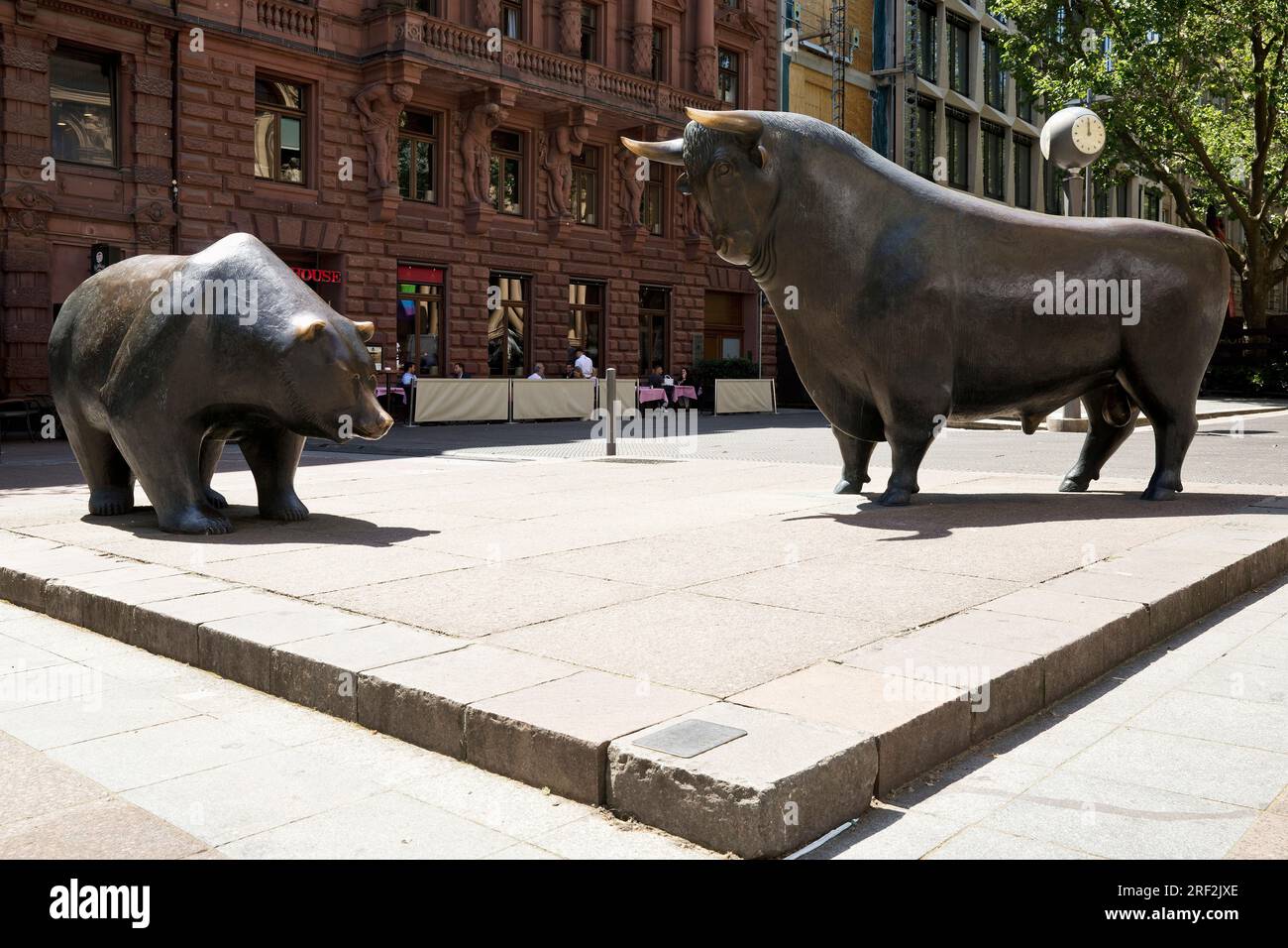 statues of the the bear and the bull on the stock exchange centre ...