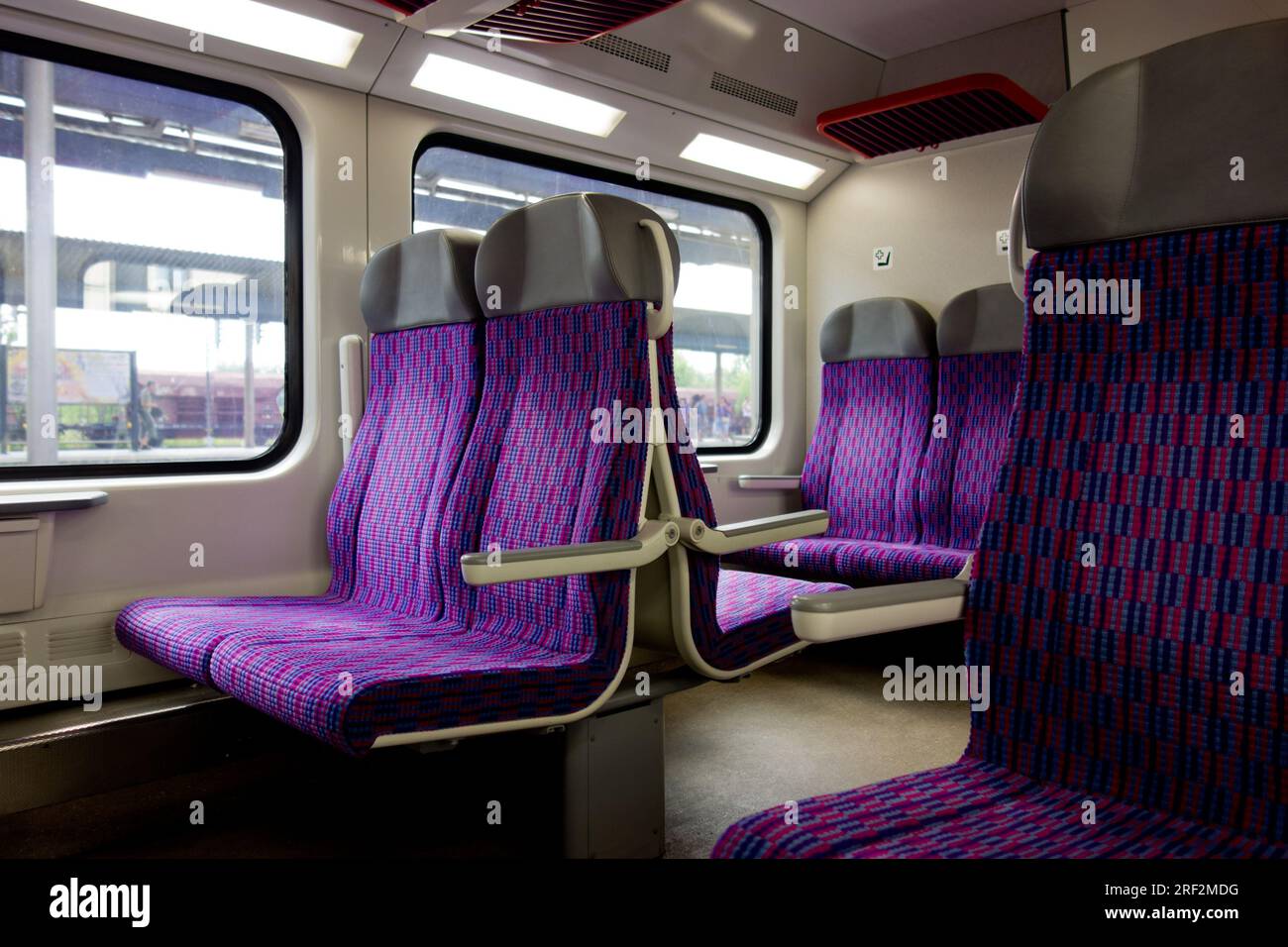 City elefant train hi-res stock photography and images - Alamy