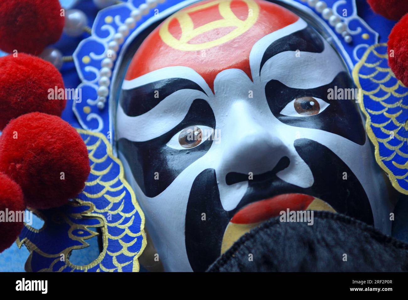 Chinese opera masks hi-res stock photography and images - Alamy