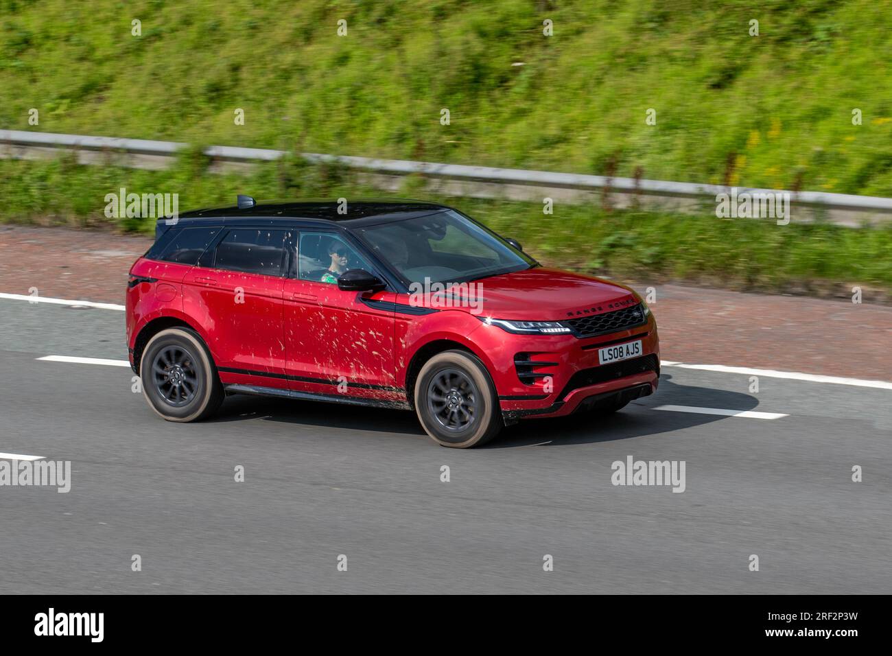 Range rover evoque side view hi-res stock photography and images - Alamy
