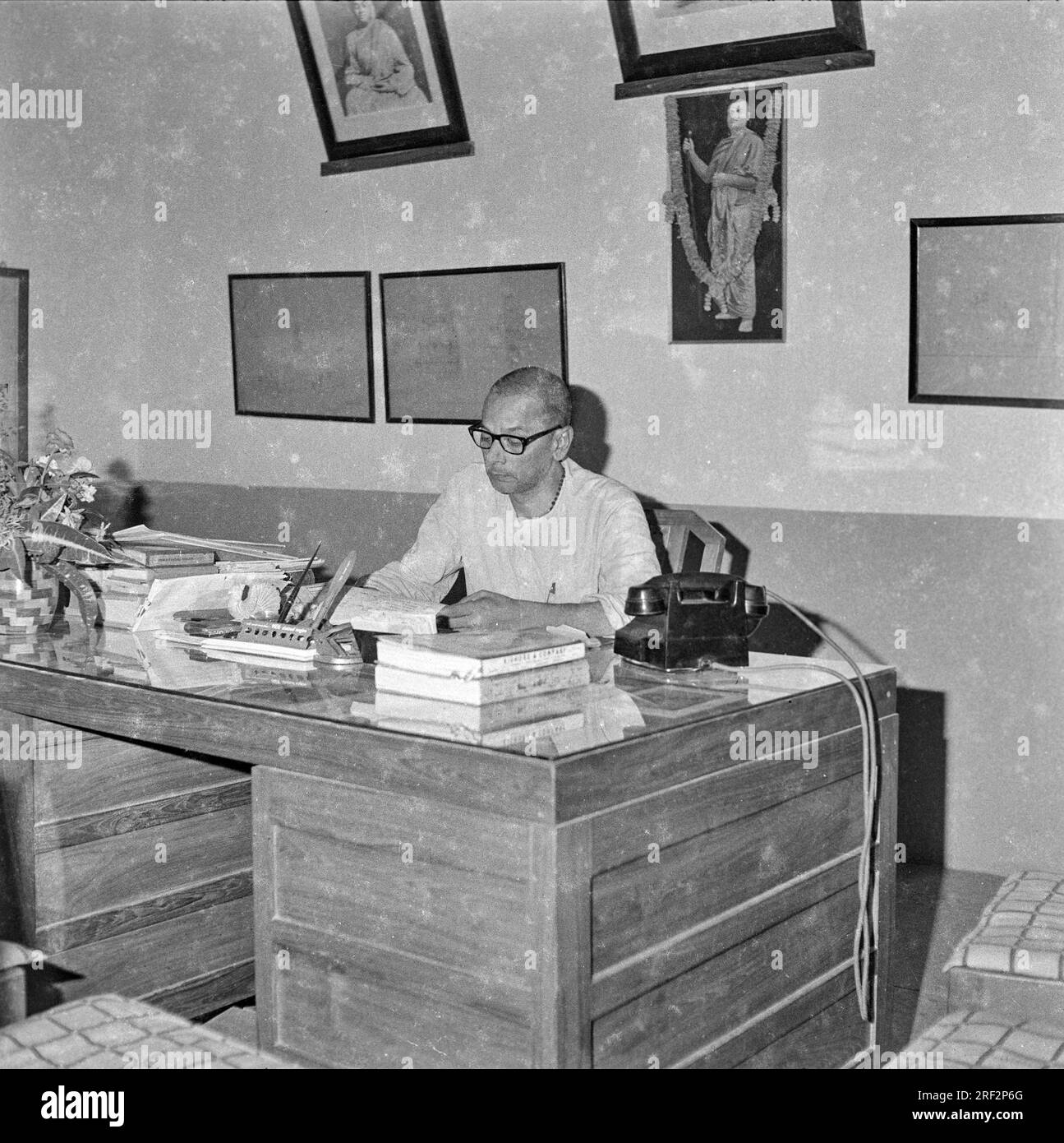 old vintage black and white 1900s picture of Indian man working table ...