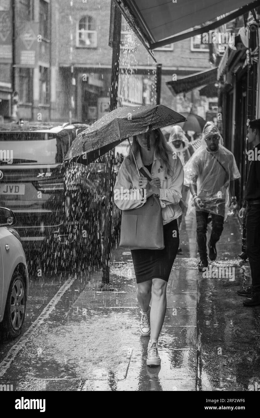 London heavy rain showers hi-res stock photography and images - Alamy