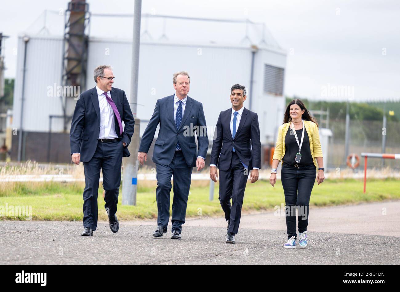 (left to right) Simon Roddy Shell Senior Vice President, Alister Jack ...