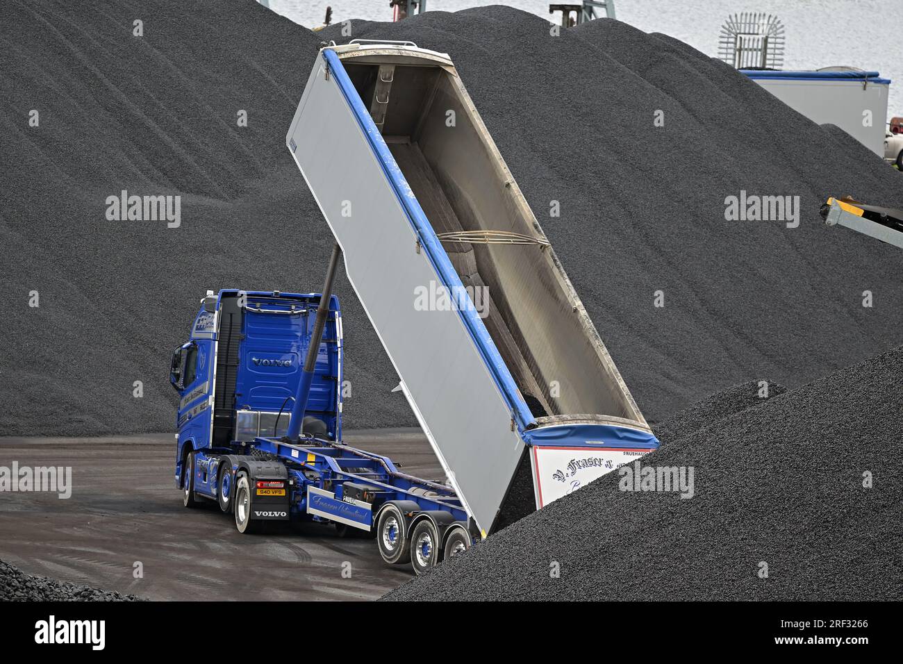 Coal belfast docks hi-res stock photography and images - Alamy
