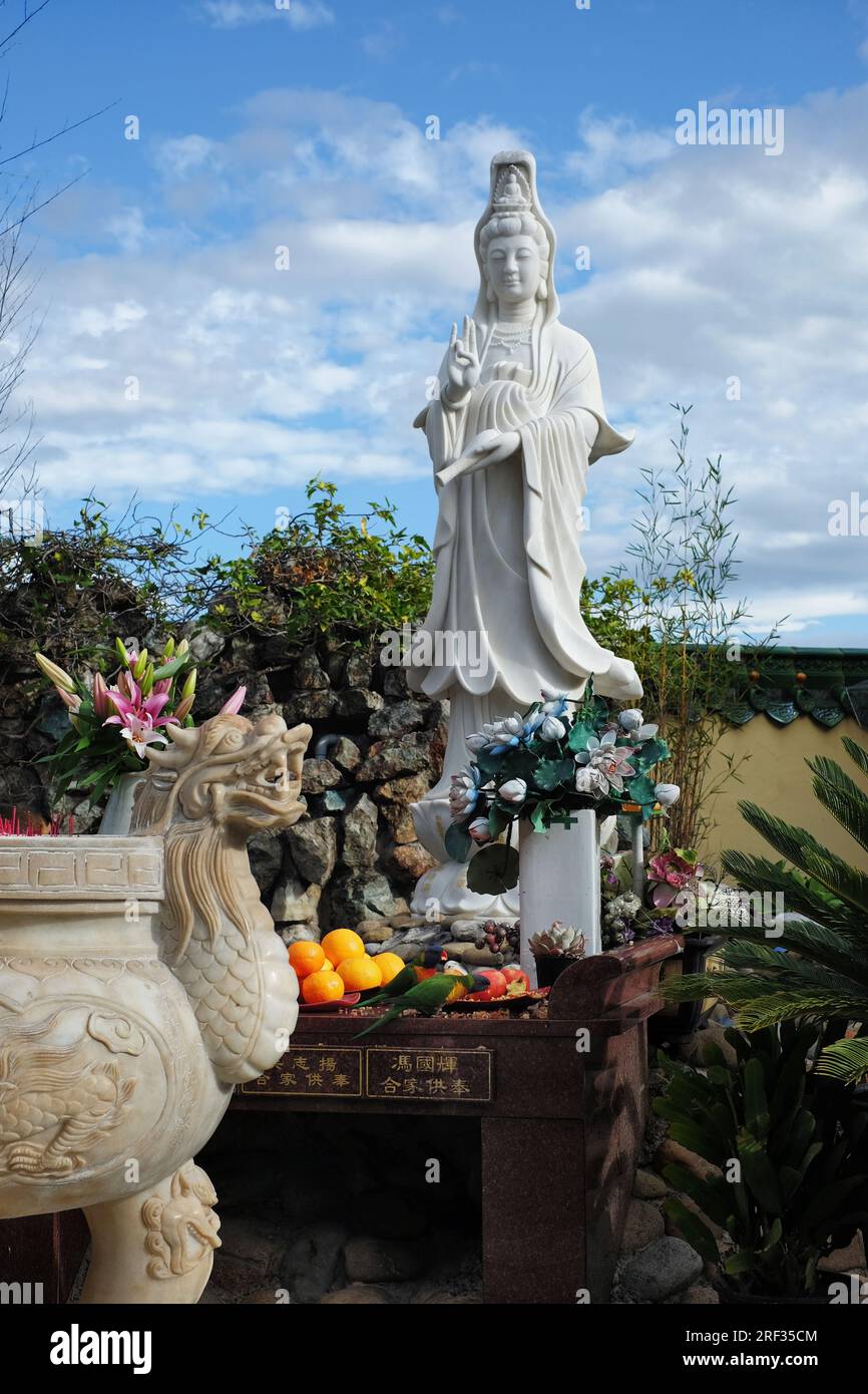 Dragon statue in vietnamese temple hi-res stock photography and images ...
