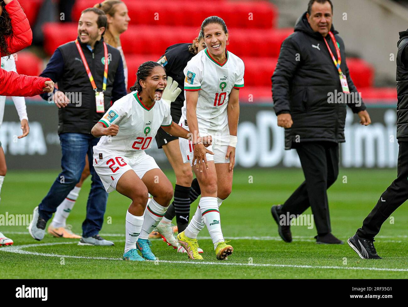 Women najat hi-res stock photography and images - Alamy