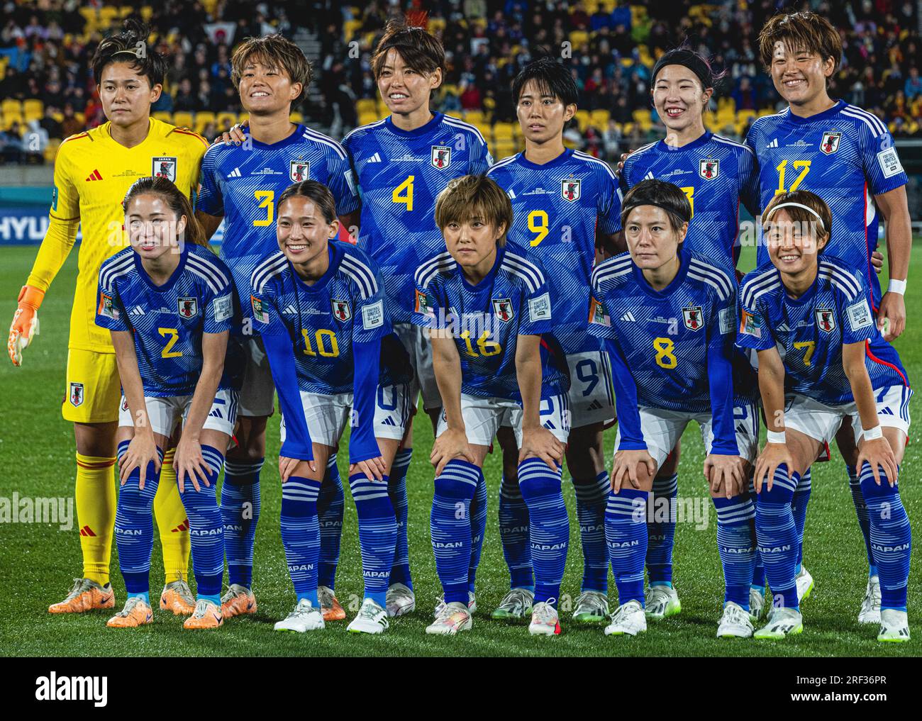 Japan team pose group photo hi-res stock photography and images - Alamy