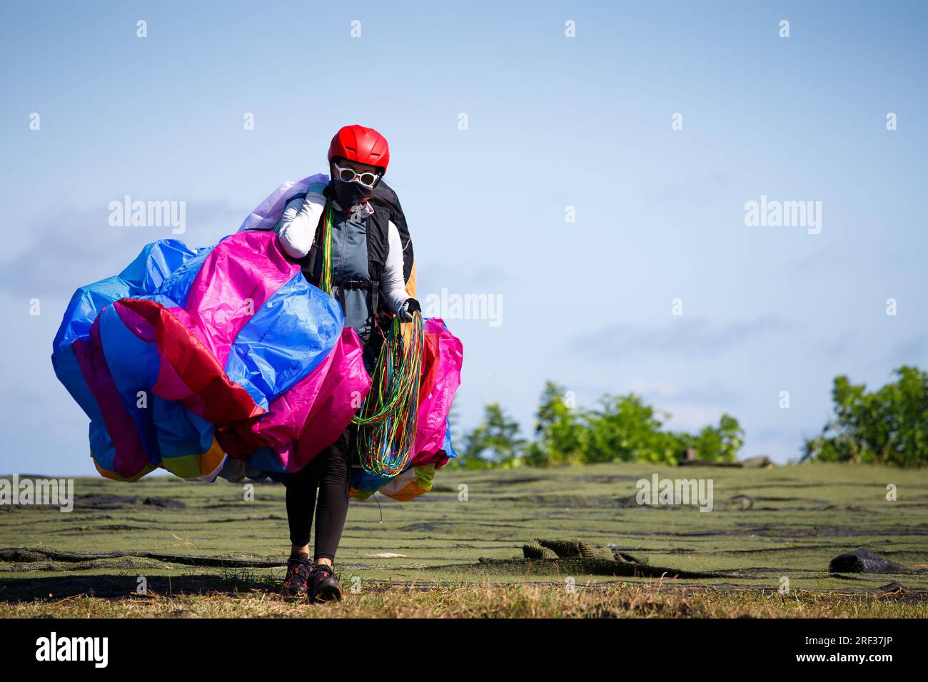 Parachute on ground hi-res stock photography and images - Alamy