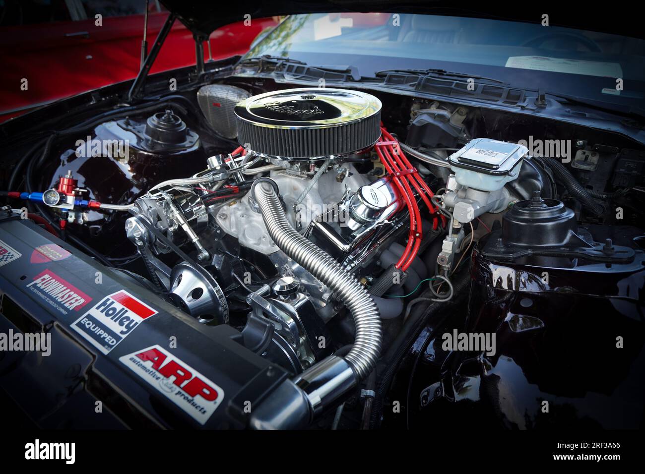 American vintage muscle car engine hi-res stock photography and images ...